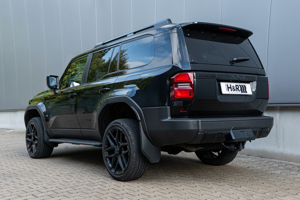 Total off-road adventure look: The Toyota Land Cruiser with H&R lift ...